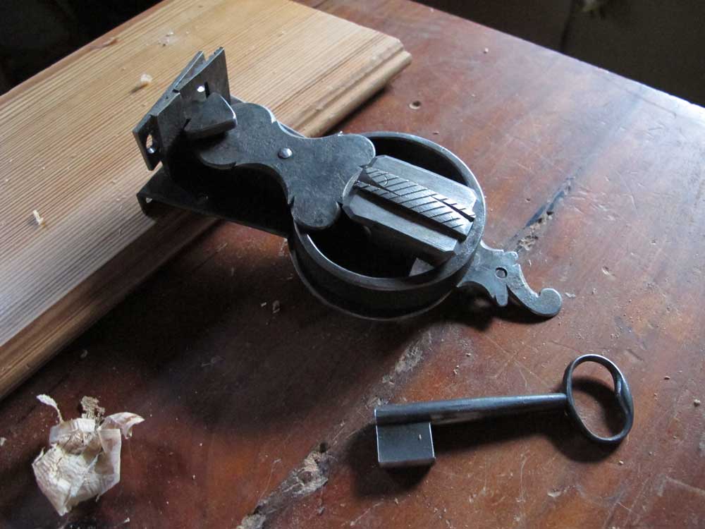 The Crab Lock of Awesomeness – Lost Art Press