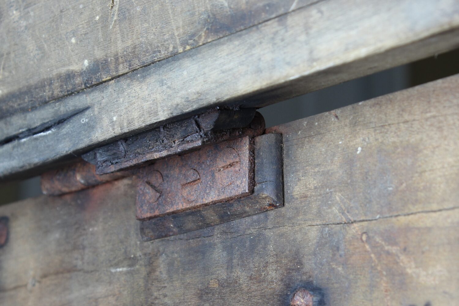 Backwards Hinge? - Lost Art Press